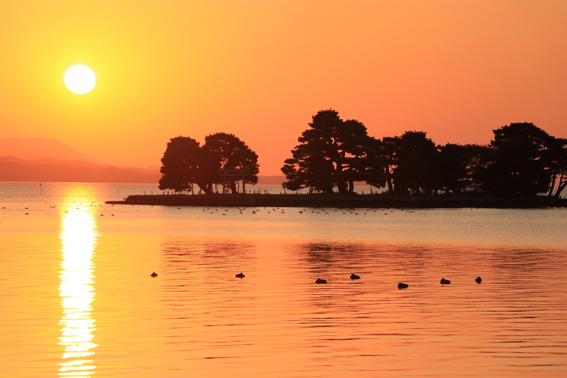 Lake Shinji, a spectacular sunset spot and beautiful view | Japanese ...